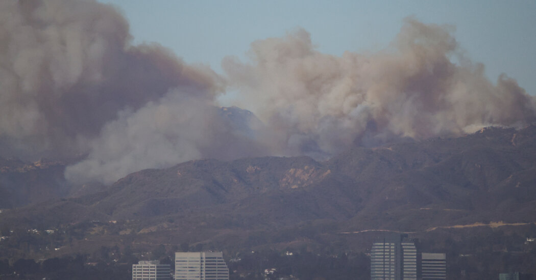 Fires Break Out Across Southern California Amid Fierce Winds – DNyuz Fires Break Out Across Southern California Amid Fierce Winds – DNyuz