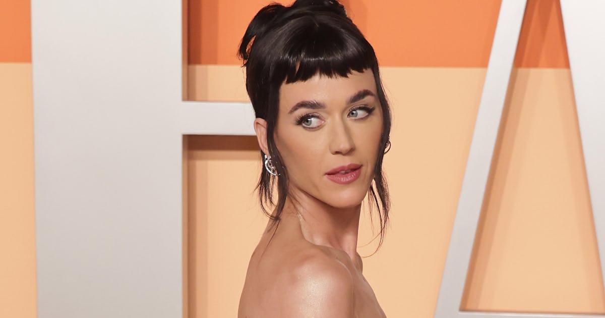 Katy Perry Wore A Plunging Pantsuit On ‘ELLE’s “Blue Origin” Cover – DNyuz Katy Perry Wore A Plunging Pantsuit On ‘ELLE’s “Blue Origin” Cover – DNyuz