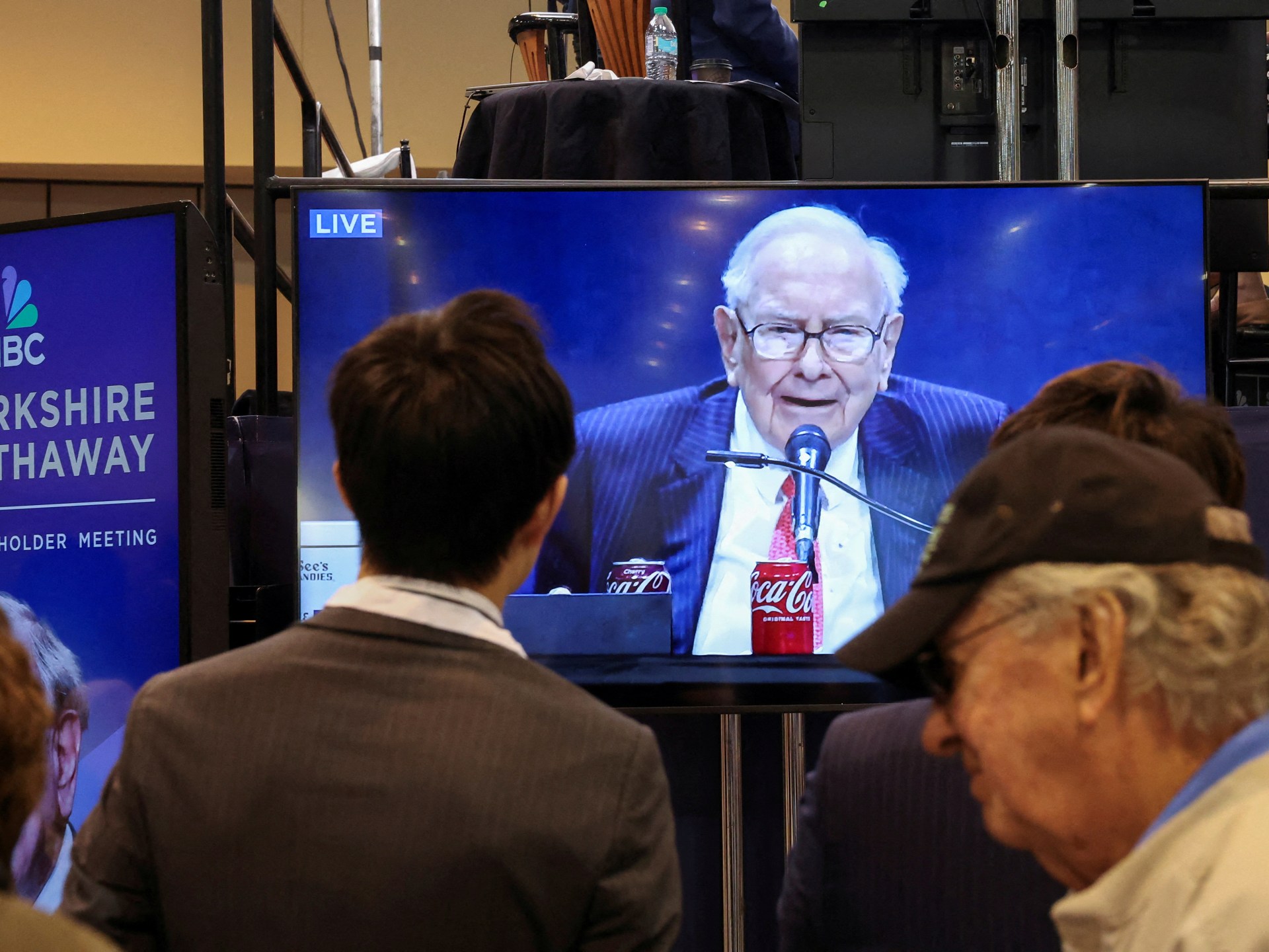 Warren Buffett to retire as Berkshire Hathaway CEO at end of 2025 – DNyuz Warren Buffett to retire as Berkshire Hathaway CEO at end of 2025 – DNyuz