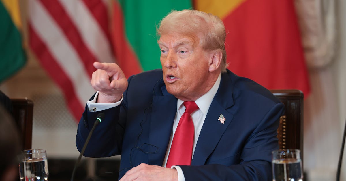 Trump Approval Rating Drops as MAGA Epstein Backlash Grows – DNyuz Trump Approval Rating Drops as MAGA Epstein Backlash Grows – DNyuz