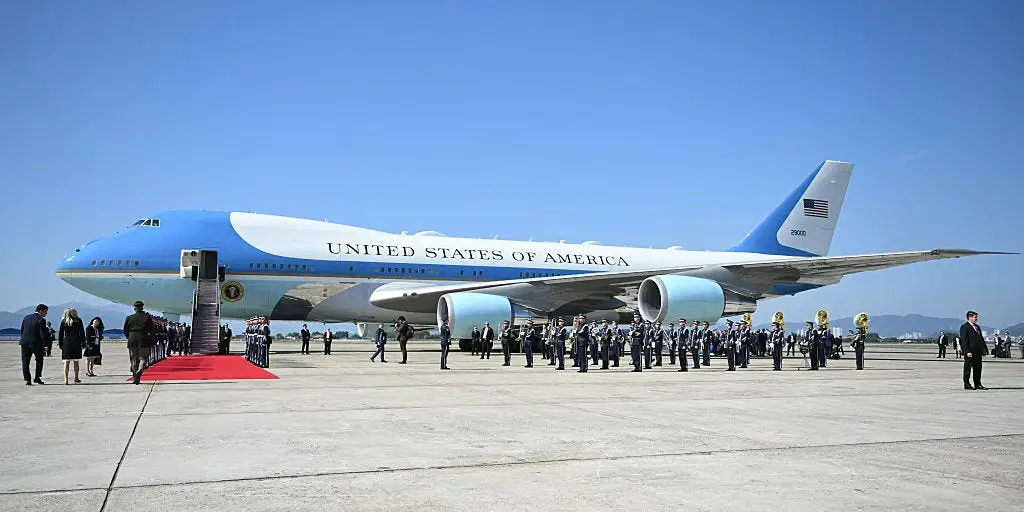 Photos show the luxurious, heavily fortified presidential jets world ...