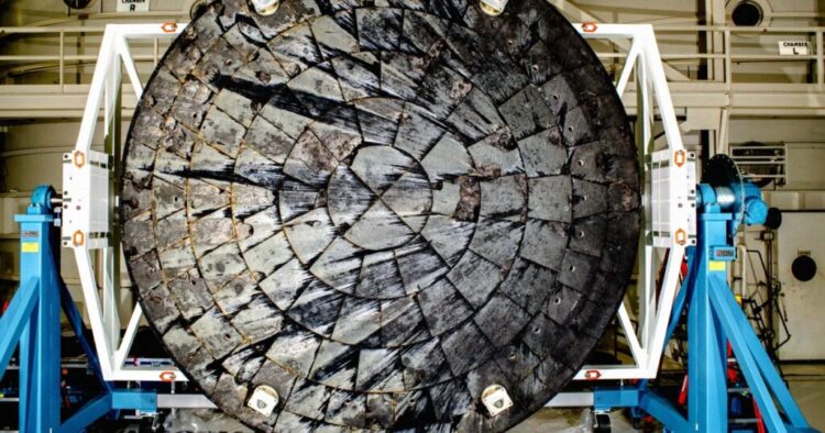 Experts Warn That There’s Something Wrong With the Moon Rocket NASA Is ...