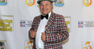 Floyd Vivino, Throwback Comedian Known as Uncle Floyd, Dies at 74 – DNYUZ