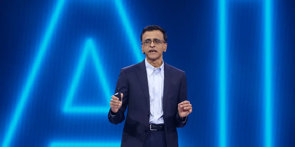 Snowflake’s CEO says software giants risk becoming a ‘dumb data pipe ...