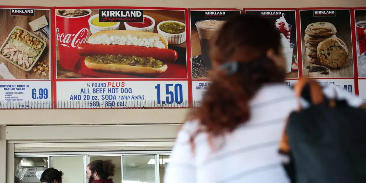 Costco’s CEO chows down on a $1.50 hot dog combo in the latest riff on ...