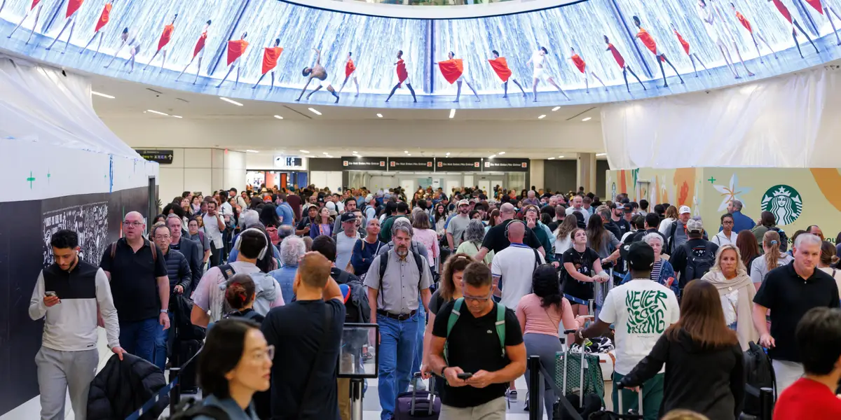Assaults on TSA workers have spiked 500% since the shutdown began — and ...