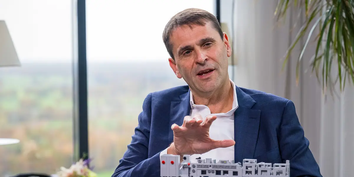 The chip industry’s most important company is cutting managers. This ...