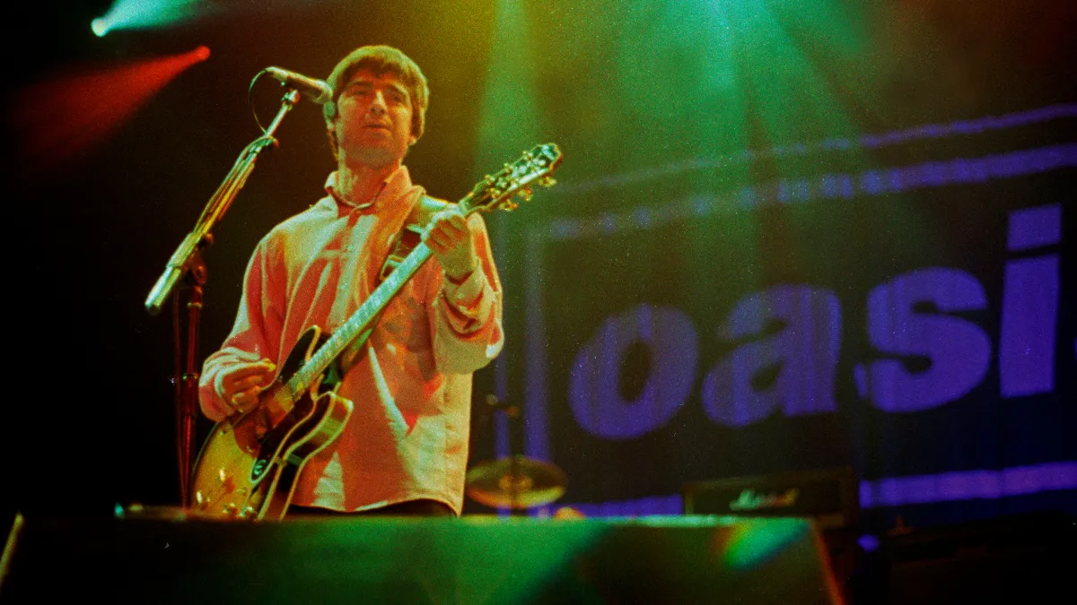 30 Years Ago Today, Oasis Released a Hit Single That Took Noel ...