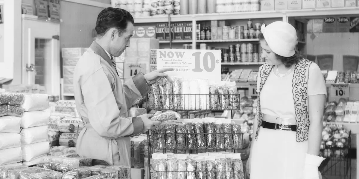 Photos of the first supermarkets show how grocery shopping has ...