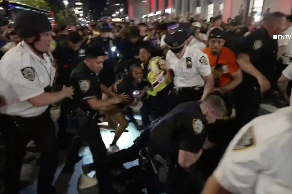 Crazed Knicks fans smash cop car as NBA Finals ecstasy immediately ...