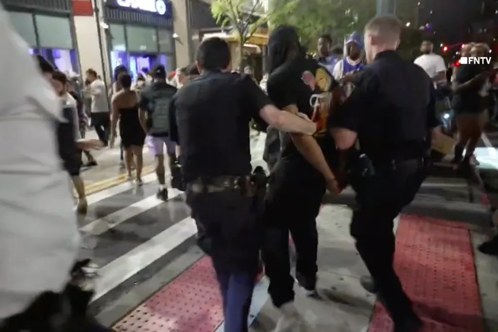 Crazed Knicks fans smash cop car as NBA Finals ecstasy immediately ...