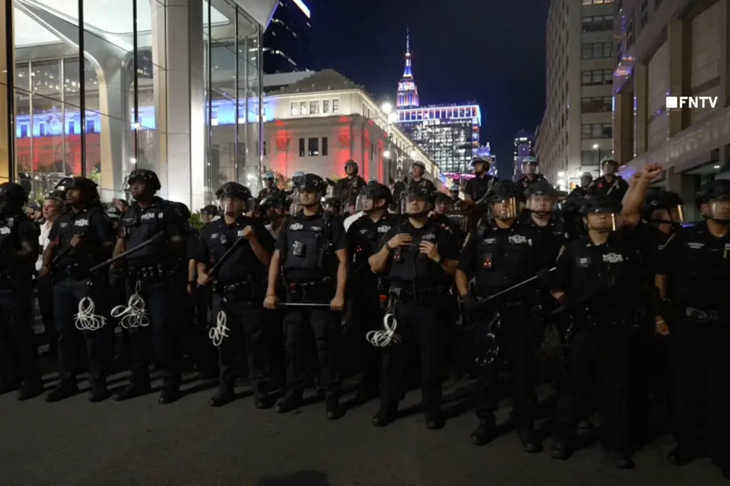 Crazed Knicks fans smash cop car as NBA Finals ecstasy immediately ...